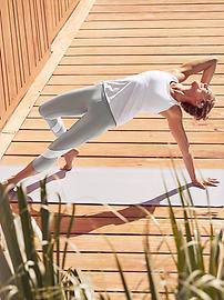Colorblock Mesh Salutation Capri | Athleta