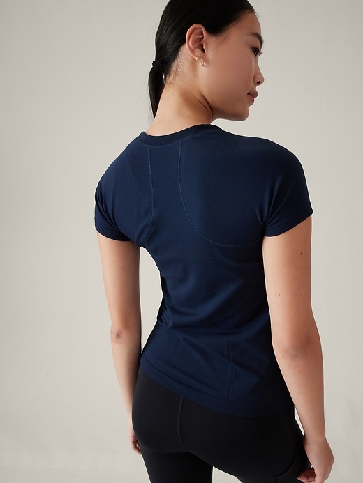 Momentum Seamless Tee | Athleta