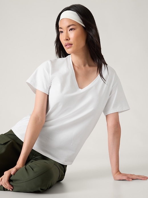 Essential V-Neck Tee | Athleta
